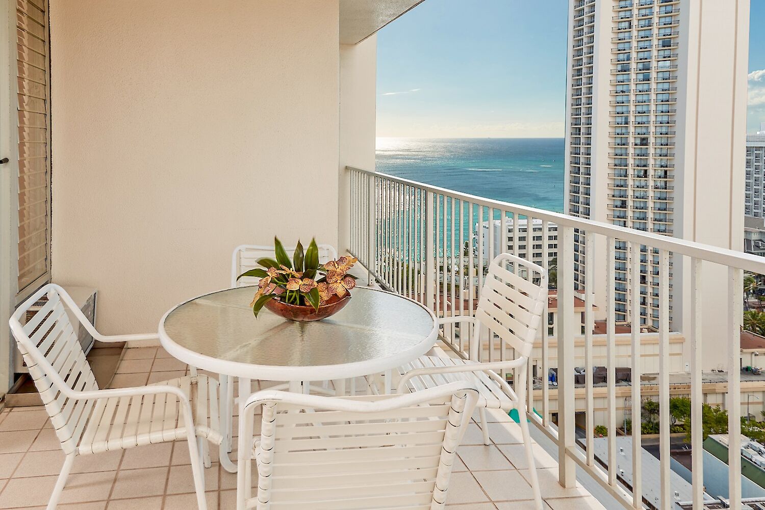Studios, One-Bedroom & Kitchenettes Waikiki Ocean View Rooms - Pacific ...