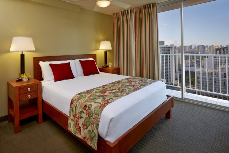 1 Bedroom Partial Ocean View Suite - Queen | Pacific Monarch