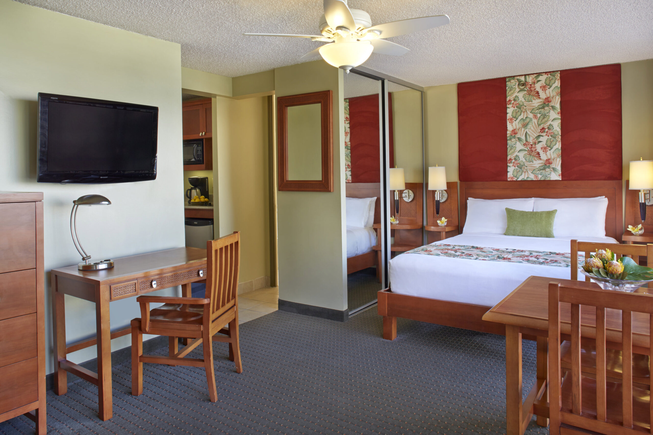 Standard Studio Kitchenette - Queen | Pacific Monarch